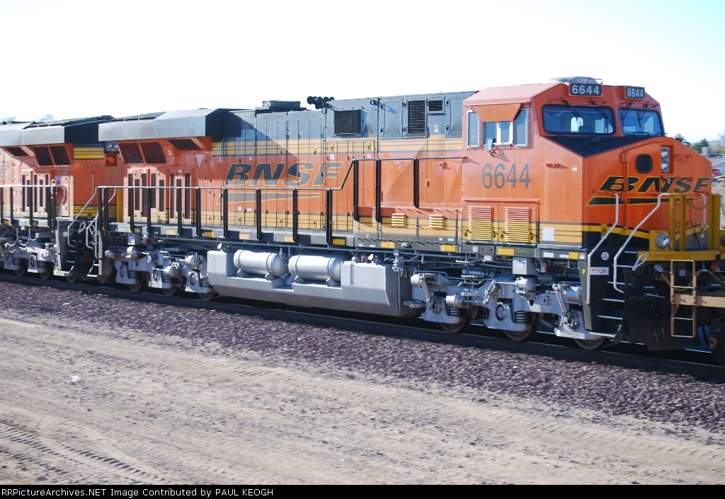 BNSF 6644 with BNSF 7914 in front of her roll westbound as #3 and #4 units on a westbound Z-Train.